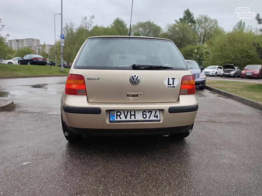 Dzeltens Volkswagen Golf 2001 Viļņa, ar dzinēja tilpumu 1.40 L un nobraukumu 103 tūkst. km par 1800 €, foto 8 vietnē AUTOMOTO.COM.LV