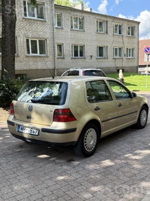 Желтый Фольксваген Гольф 2001 в Кулдига, объемом двигателя 1.60 л и пробегом 249 тыс. км за 1400 €, фото  на AUTOMOTO.COM.LV