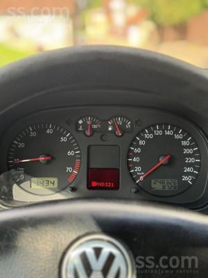 Желтый Фольксваген Гольф 2001 в Кулдига, объемом двигателя 1.60 л и пробегом 249 тыс. км за 1400 €, фото 10 на AUTOMOTO.COM.LV