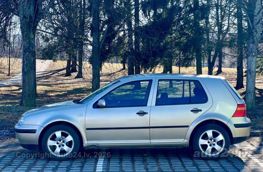 Yellow Volkswagen Golf 2003 in Tallinn, with an engine capacity of 1.40 L and mileage of 215 thousand km for 1190 €, photo 4 on AUTOMOTO.COM.LV
