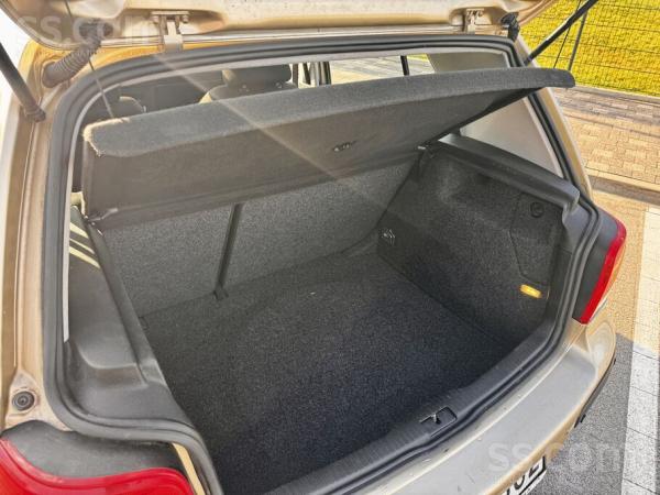 Dzeltens Volkswagen Golf 2003 Rīga, ar dzinēja tilpumu 1.60 L un nobraukumu 125 tūkst. km par 1780 €, foto 4 vietnē AUTOMOTO.COM.LV