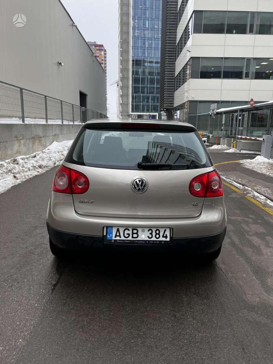 Yellow Volkswagen Golf 2004 in Vilnius, with an engine capacity of 1.60 L and mileage of 183 thousand km for 750 €, photo 5 on AUTOMOTO.COM.LV