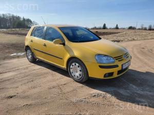Yellow Volkswagen Golf 2006 in Aizkraukle, with an engine capacity of 1.90 L and mileage of 358 thousand km for 700 €, photo 3 on AUTOMOTO.COM.LV