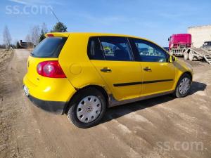 Yellow Volkswagen Golf 2006 in Aizkraukle, with an engine capacity of 1.90 L and mileage of 358 thousand km for 700 €, photo 4 on AUTOMOTO.COM.LV