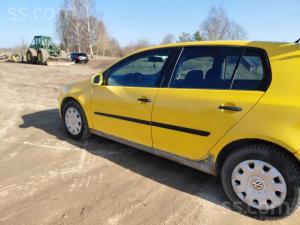 Yellow Volkswagen Golf 2006 in Aizkraukle, with an engine capacity of 1.90 L and mileage of 358 thousand km for 700 €, photo 6 on AUTOMOTO.COM.LV