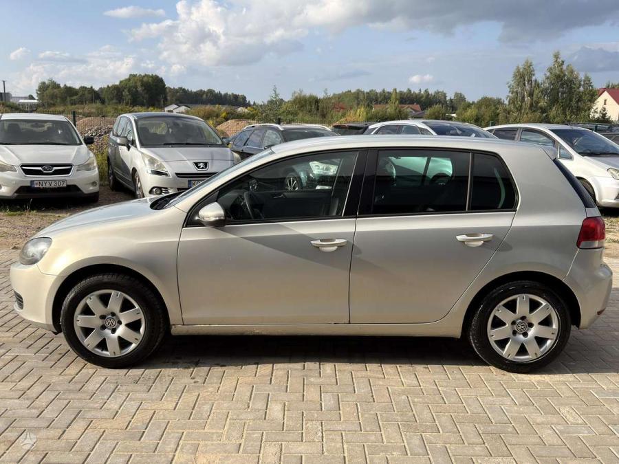Yellow Volkswagen Golf 2012 in Vilnius, with an engine capacity of 1.40 L and mileage of 235 thousand km for 1450 €, photo 3 on AUTOMOTO.COM.LV