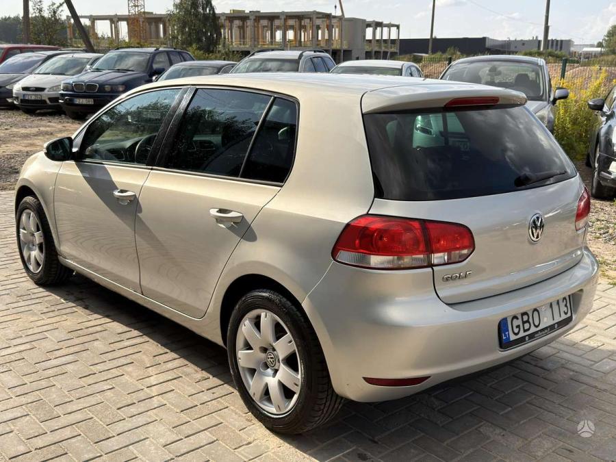 Yellow Volkswagen Golf 2012 in Vilnius, with an engine capacity of 1.40 L and mileage of 235 thousand km for 1450 €, photo 4 on AUTOMOTO.COM.LV