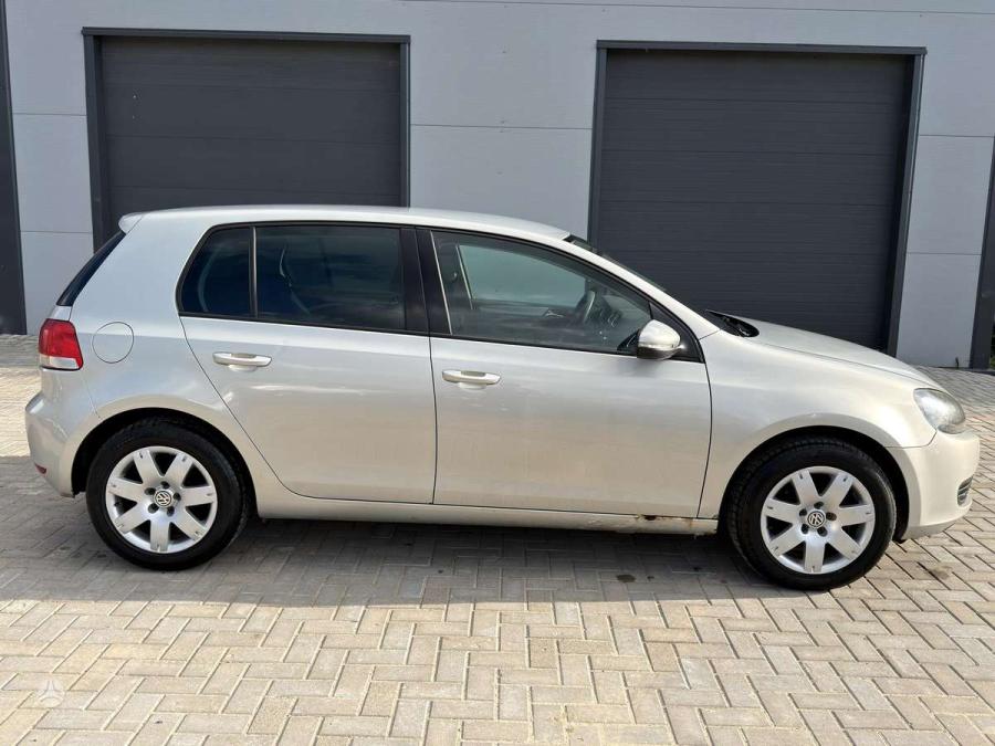 Yellow Volkswagen Golf 2012 in Vilnius, with an engine capacity of 1.40 L and mileage of 235 thousand km for 1450 €, photo 7 on AUTOMOTO.COM.LV