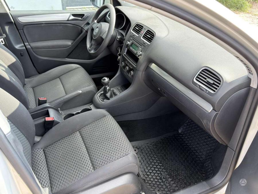 Yellow Volkswagen Golf 2012 in Vilnius, with an engine capacity of 1.40 L and mileage of 235 thousand km for 1450 €, photo 19 on AUTOMOTO.COM.LV
