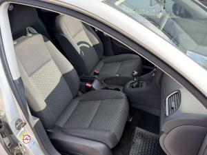 Yellow Volkswagen Golf 2012 in Vilnius, with an engine capacity of 1.40 L and mileage of 235 thousand km for 1450 €, photo 20 on AUTOMOTO.COM.LV