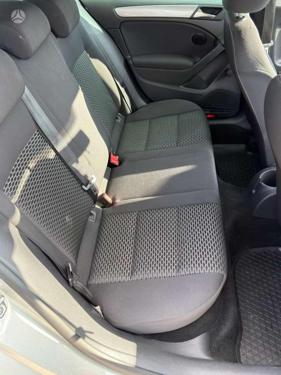 Yellow Volkswagen Golf 2012 in Vilnius, with an engine capacity of 1.40 L and mileage of 235 thousand km for 1450 €, photo 22 on AUTOMOTO.COM.LV