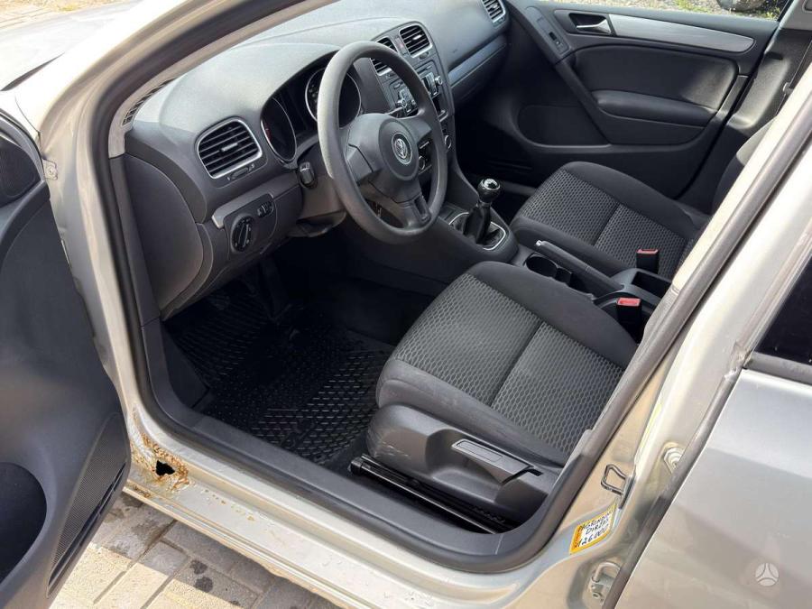 Yellow Volkswagen Golf 2012 in Vilnius, with an engine capacity of 1.40 L and mileage of 235 thousand km for 1450 €, photo 25 on AUTOMOTO.COM.LV