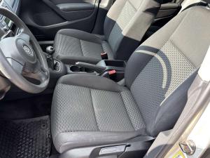 Yellow Volkswagen Golf 2012 in Vilnius, with an engine capacity of 1.40 L and mileage of 235 thousand km for 1450 €, photo 26 on AUTOMOTO.COM.LV