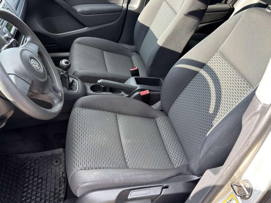 Yellow Volkswagen Golf 2012 in Vilnius, with an engine capacity of 1.40 L and mileage of 235 thousand km for 1450 €, photo 26 on AUTOMOTO.COM.LV