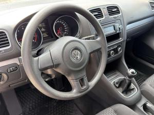 Yellow Volkswagen Golf 2012 in Vilnius, with an engine capacity of 1.40 L and mileage of 235 thousand km for 1450 €, photo 27 on AUTOMOTO.COM.LV