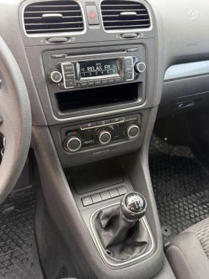 Yellow Volkswagen Golf 2012 in Vilnius, with an engine capacity of 1.40 L and mileage of 235 thousand km for 1450 €, photo 28 on AUTOMOTO.COM.LV