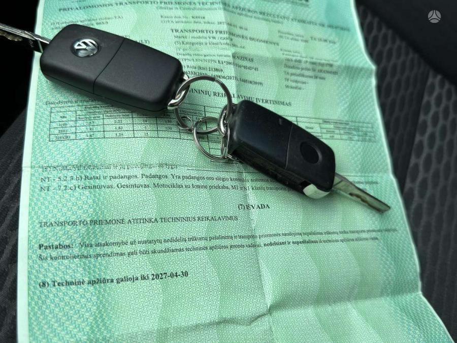 Yellow Volkswagen Golf 2012 in Vilnius, with an engine capacity of 1.40 L and mileage of 235 thousand km for 1450 €, photo 30 on AUTOMOTO.COM.LV