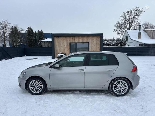 Yellow Volkswagen Golf 2013 in Kaunas, with an engine capacity of 1.40 L and mileage of 233 thousand km for 7200 €, photo 1 on AUTOMOTO.COM.LV
