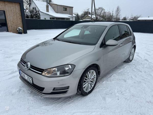 Yellow Volkswagen Golf 2013 in Kaunas, with an engine capacity of 1.40 L and mileage of 233 thousand km for 7200 €, photo 2 on AUTOMOTO.COM.LV