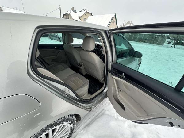 Yellow Volkswagen Golf 2013 in Kaunas, with an engine capacity of 1.40 L and mileage of 233 thousand km for 7200 €, photo 8 on AUTOMOTO.COM.LV