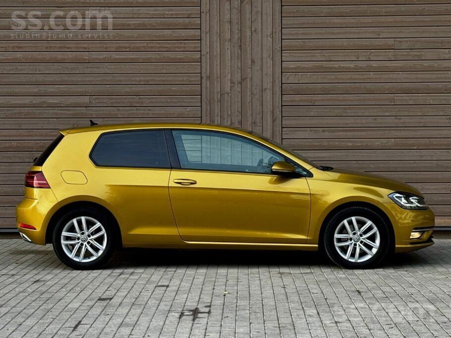 Yellow Volkswagen Golf 2017 in Jelgava, with an engine capacity of 2.00 L and mileage of 253 thousand km for 10600 €, photo 3 on AUTOMOTO.COM.LV