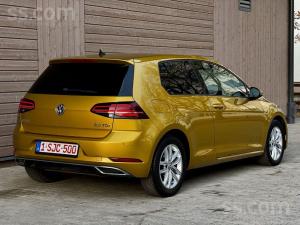 Yellow Volkswagen Golf 2017 in Jelgava, with an engine capacity of 2.00 L and mileage of 253 thousand km for 10600 €, photo 4 on AUTOMOTO.COM.LV