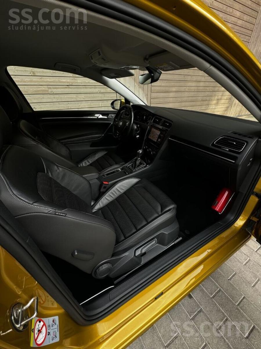 Yellow Volkswagen Golf 2017 in Jelgava, with an engine capacity of 2.00 L and mileage of 253 thousand km for 10600 €, photo 14 on AUTOMOTO.COM.LV