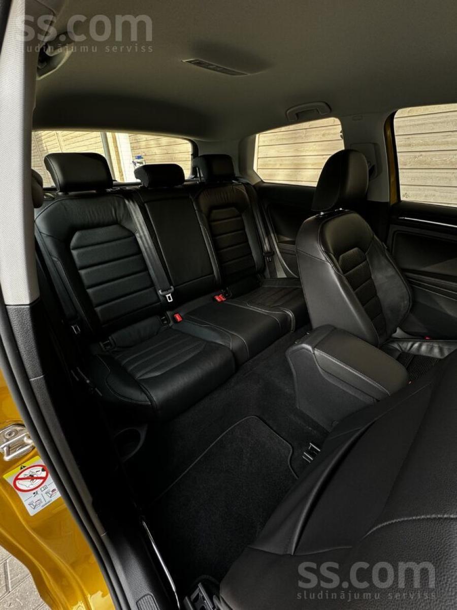 Yellow Volkswagen Golf 2017 in Jelgava, with an engine capacity of 2.00 L and mileage of 253 thousand km for 10600 €, photo 16 on AUTOMOTO.COM.LV