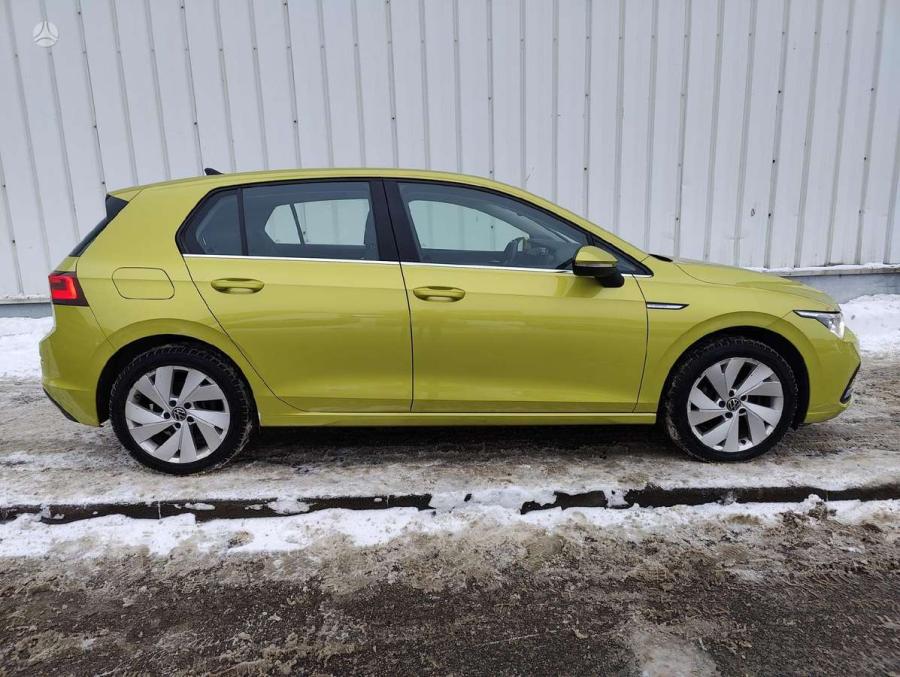 Yellow Volkswagen Golf 2020 in Vilnius, with an engine capacity of 1.50 L and mileage of 71 thousand km for 19300 €, photo 4 on AUTOMOTO.COM.LV