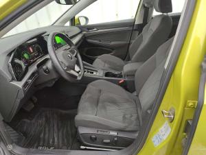 Yellow Volkswagen Golf 2020 in Vilnius, with an engine capacity of 1.50 L and mileage of 71 thousand km for 19300 €, photo 13 on AUTOMOTO.COM.LV
