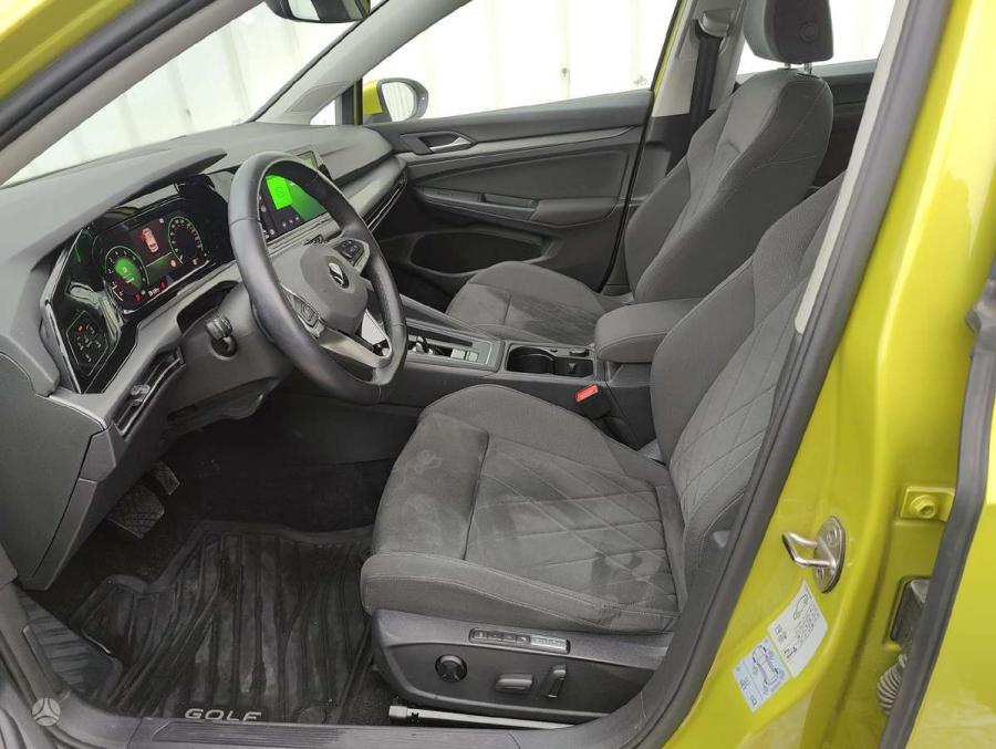 Yellow Volkswagen Golf 2020 in Vilnius, with an engine capacity of 1.50 L and mileage of 71 thousand km for 19300 €, photo 13 on AUTOMOTO.COM.LV