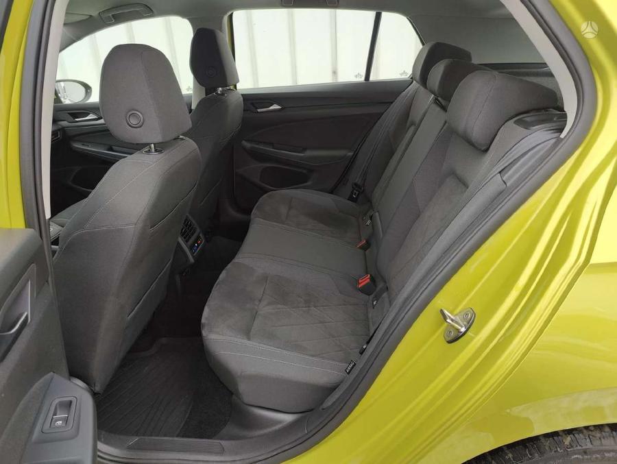 Yellow Volkswagen Golf 2020 in Vilnius, with an engine capacity of 1.50 L and mileage of 71 thousand km for 19300 €, photo 14 on AUTOMOTO.COM.LV