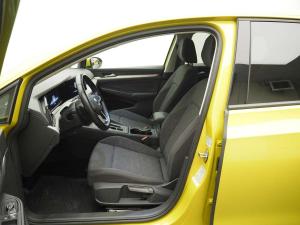 Yellow Volkswagen Golf 2022 in Vilnius, with an engine capacity of 1.50 L and mileage of 98 thousand km for 17500 €, photo 8 on AUTOMOTO.COM.LV
