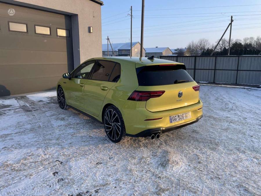 Yellow Volkswagen Golf 2022 in Jurbarkas, with an engine capacity of 2.00 L and mileage of 66 thousand km for 24750 €, photo 3 on AUTOMOTO.COM.LV