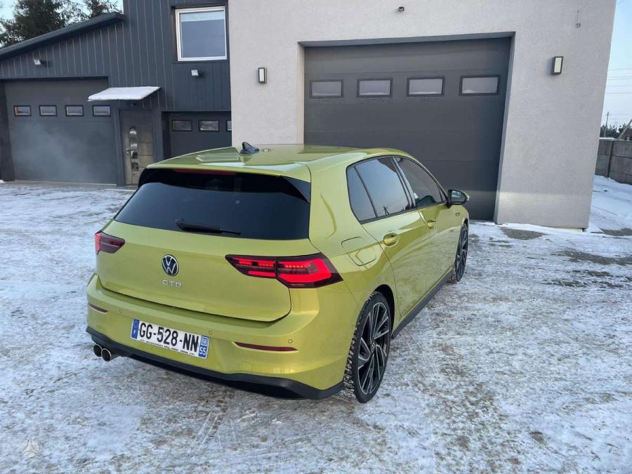 Yellow Volkswagen Golf 2022 in Jurbarkas, with an engine capacity of 2.00 L and mileage of 66 thousand km for 24750 €, photo 11 on AUTOMOTO.COM.LV