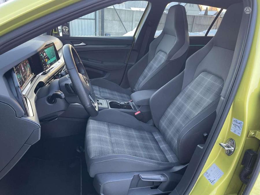 Yellow Volkswagen Golf 2022 in Jurbarkas, with an engine capacity of 2.00 L and mileage of 66 thousand km for 24750 €, photo 15 on AUTOMOTO.COM.LV