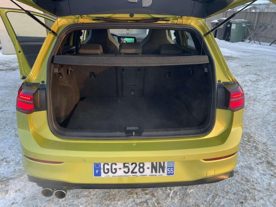 Yellow Volkswagen Golf 2022 in Jurbarkas, with an engine capacity of 2.00 L and mileage of 66 thousand km for 24750 €, photo 26 on AUTOMOTO.COM.LV