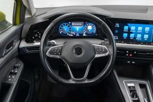 Yellow Volkswagen Golf 2022 in Vilnius, with an engine capacity of 1.50 L and mileage of 106 thousand km for 17900 €, photo 12 on AUTOMOTO.COM.LV