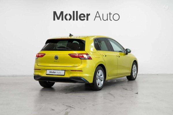 Yellow Volkswagen Golf 2022 in Vilnius, with an engine capacity of 1.50 L and mileage of 106 thousand km for 17900 €, photo 3 on AUTOMOTO.COM.LV