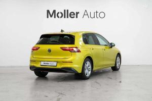 Yellow Volkswagen Golf 2022 in Vilnius, with an engine capacity of 1.50 L and mileage of 106 thousand km for 17900 €, photo 4 on AUTOMOTO.COM.LV