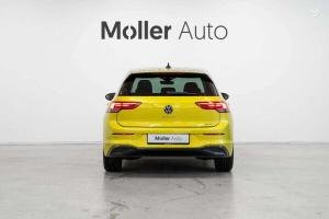 Yellow Volkswagen Golf 2022 in Vilnius, with an engine capacity of 1.50 L and mileage of 106 thousand km for 17900 €, photo 7 on AUTOMOTO.COM.LV