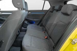Yellow Volkswagen Golf 2022 in Vilnius, with an engine capacity of 1.50 L and mileage of 106 thousand km for 17900 €, photo 9 on AUTOMOTO.COM.LV