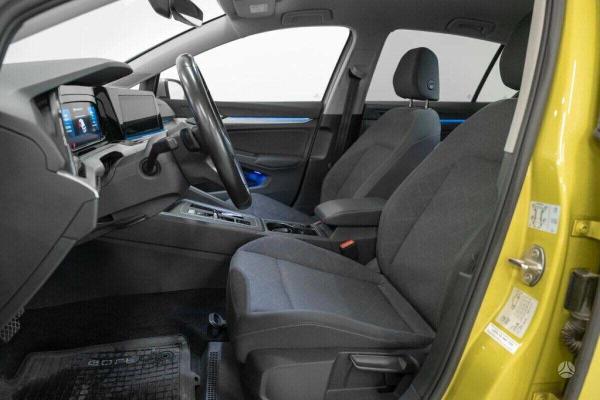 Yellow Volkswagen Golf 2022 in Vilnius, with an engine capacity of 1.50 L and mileage of 106 thousand km for 17900 €, photo 9 on AUTOMOTO.COM.LV