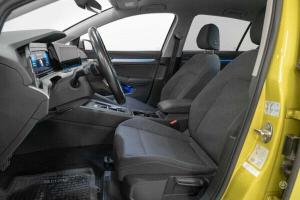 Yellow Volkswagen Golf 2022 in Vilnius, with an engine capacity of 1.50 L and mileage of 106 thousand km for 17900 €, photo 10 on AUTOMOTO.COM.LV
