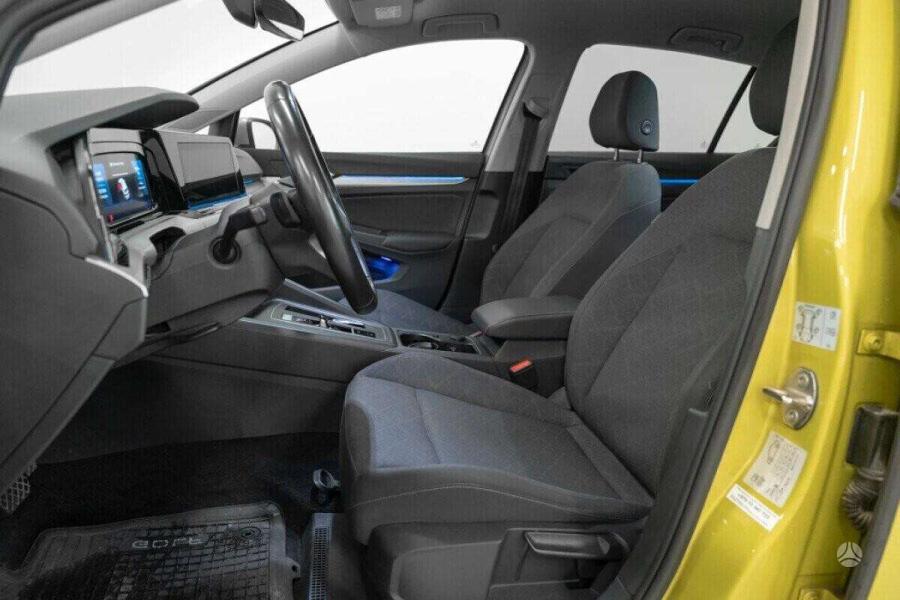 Yellow Volkswagen Golf 2022 in Vilnius, with an engine capacity of 1.50 L and mileage of 106 thousand km for 17900 €, photo 10 on AUTOMOTO.COM.LV