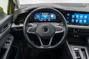 Yellow Volkswagen Golf 2022 in Vilnius, with an engine capacity of 1.50 L and mileage of 106 thousand km for 17900 €, photo 12 on AUTOMOTO.COM.LV
