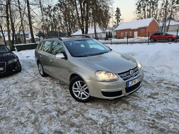 Yellow Volkswagen Golf 2009 in Prienai, with an engine capacity of 1.90 L and mileage of 400 thousand km for 1350 €, photo 1 on AUTOMOTO.COM.LV