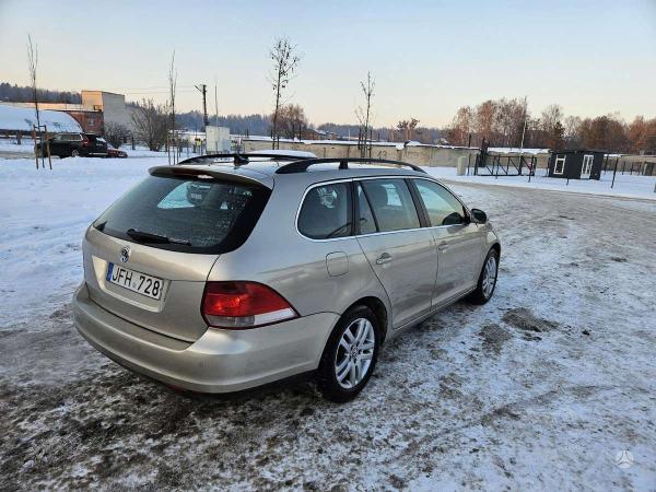 Yellow Volkswagen Golf 2009 in Prienai, with an engine capacity of 1.90 L and mileage of 400 thousand km for 1350 €, photo 5 on AUTOMOTO.COM.LV