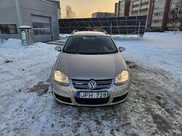 Yellow Volkswagen Golf 2009 in Prienai, with an engine capacity of 1.90 L and mileage of 400 thousand km for 1350 €, photo 8 on AUTOMOTO.COM.LV