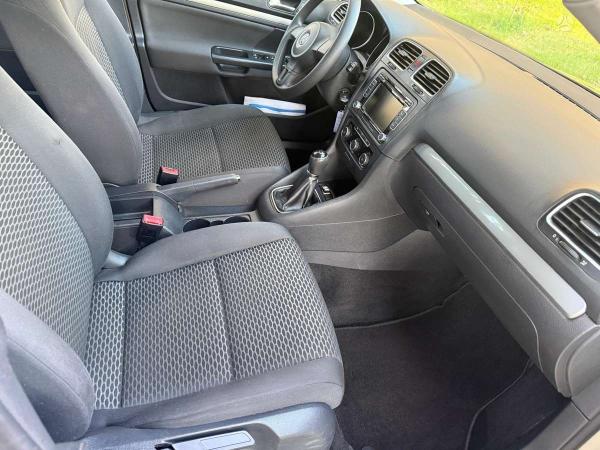 Yellow Volkswagen Golf 2012 in Utena, with an engine capacity of 1.60 L and mileage of 247 thousand km for 3900 €, photo 10 on AUTOMOTO.COM.LV